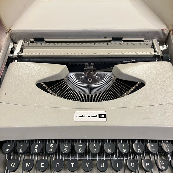 underwood 18 | Office | Vintage Typewriter Working Condition Only Needs ...